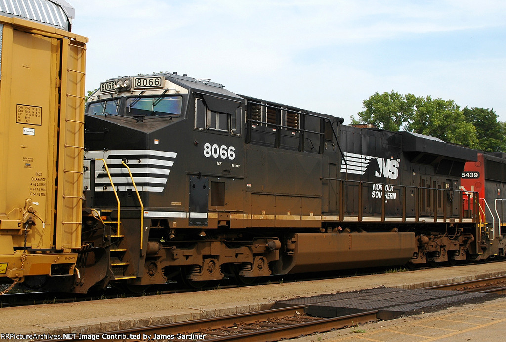 NS 8066